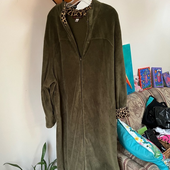 stan herman | Intimates & Sleepwear | Stan Herman Plush Robe With ...